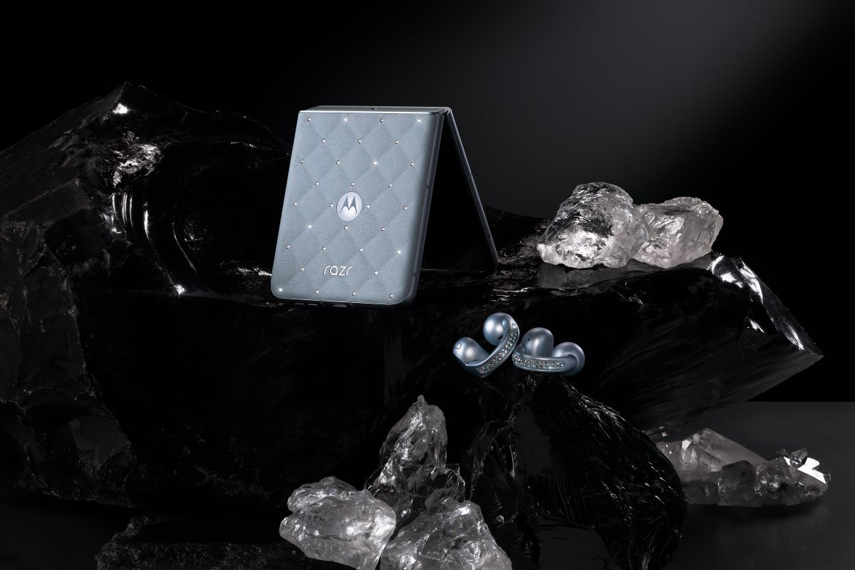 Motorola представи motorola razr 60 и moto buds loop със Swarovski елементи | Kafene.bg